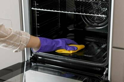 How to clean your oven (with or without a self-cleaning feature ...